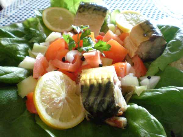 Rețetă salată de macrou afumat cu ceapă simplă