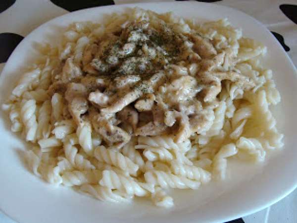 Paste cu sos alb (reteta video) - Rețetă Petitchef