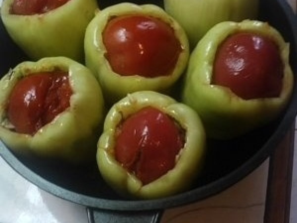 Ardei umpluti si sos - Rețetă Petitchef