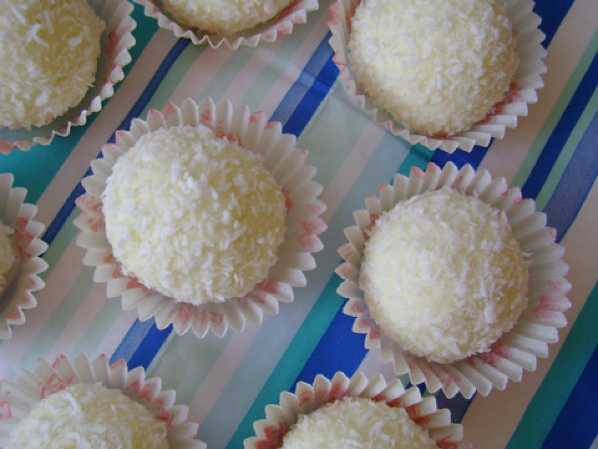 Bomboane raffaello - Rețetă Petitchef