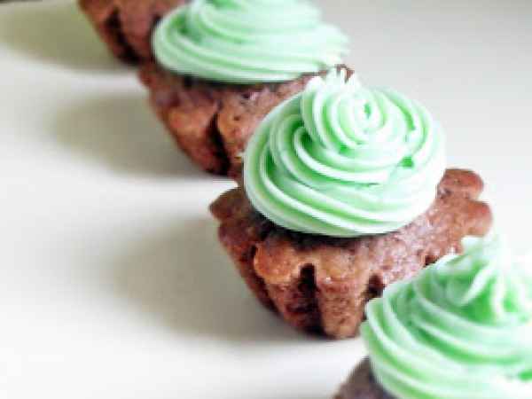 Briose cu crema de menta si ciocolata - Rețetă Petitchef