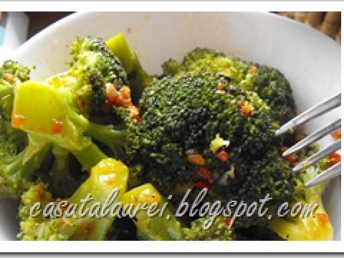 Rețetă de broccoli cu usturoi și pastă de ardei