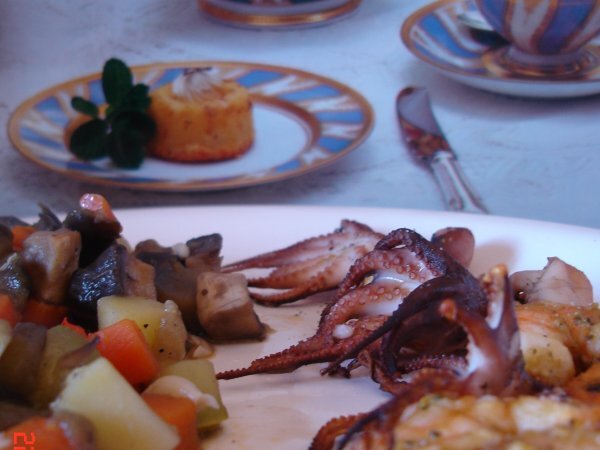 Caracatita si creveti la gratar cu legume - Rețetă Petitchef