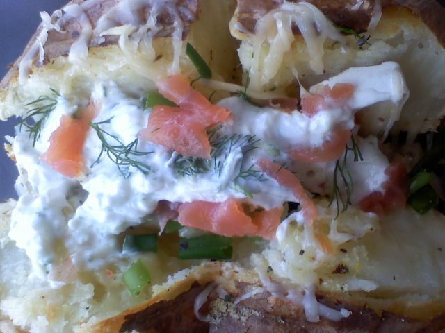 Rețetă cartof copt cu somon simplu și gustos