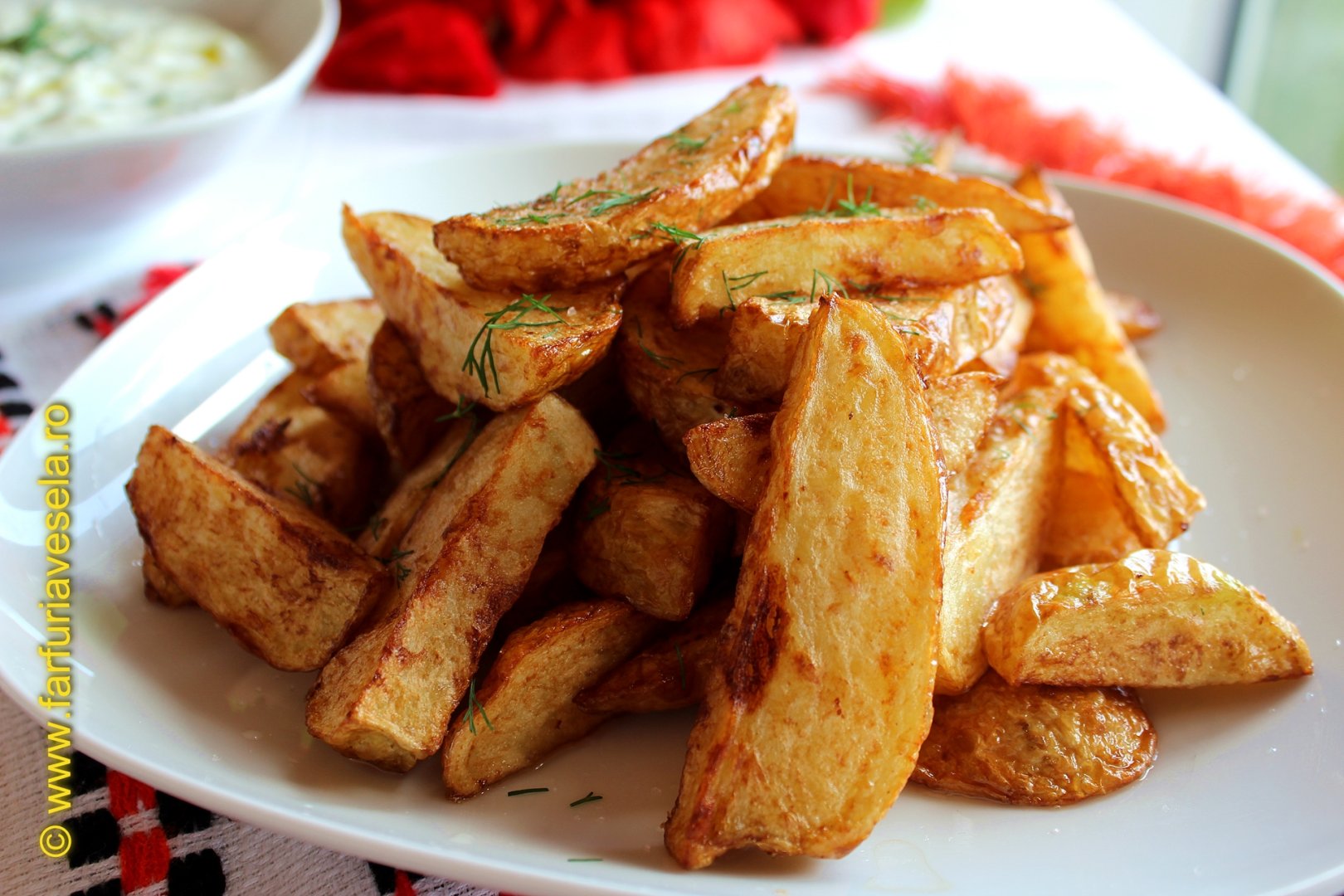 Cartofi noi cu marar la ceaun - reteta simpla si sanatoasa