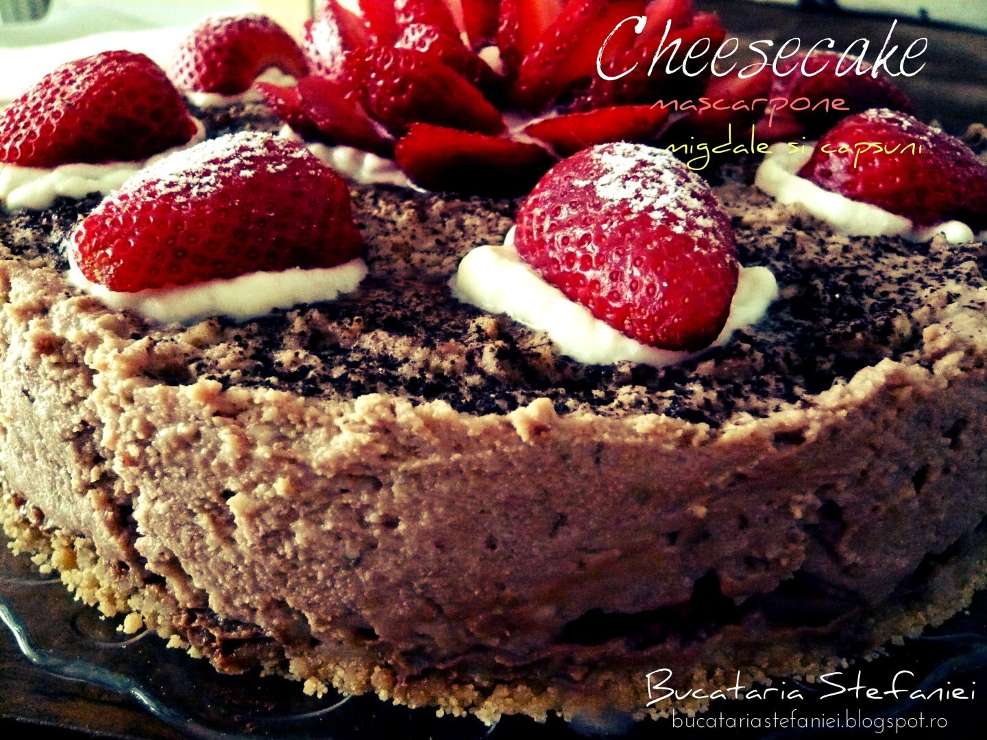 Rețetă simplă de cheesecake cu migdale și căpșuni