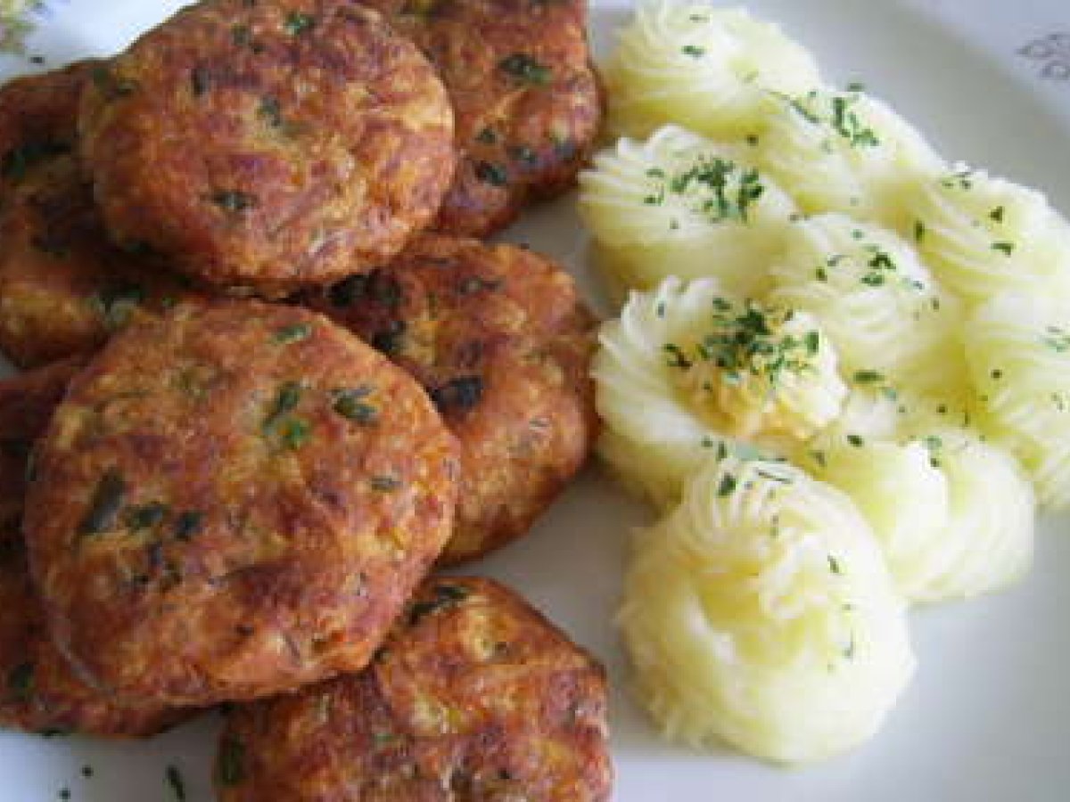 Rețetă chifteluțe de pui cu piure simplu și gustos
