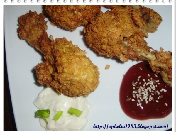 Ciocanele de pui in fulgi de porumb - Rețetă Petitchef