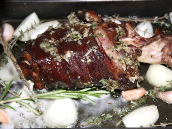 Rețetă ciolan bavarez fiert în bere simplu și gustos