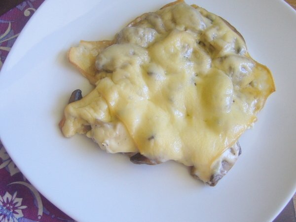 Rețetă ciuperci gratinate cu cascaval afumat simplu