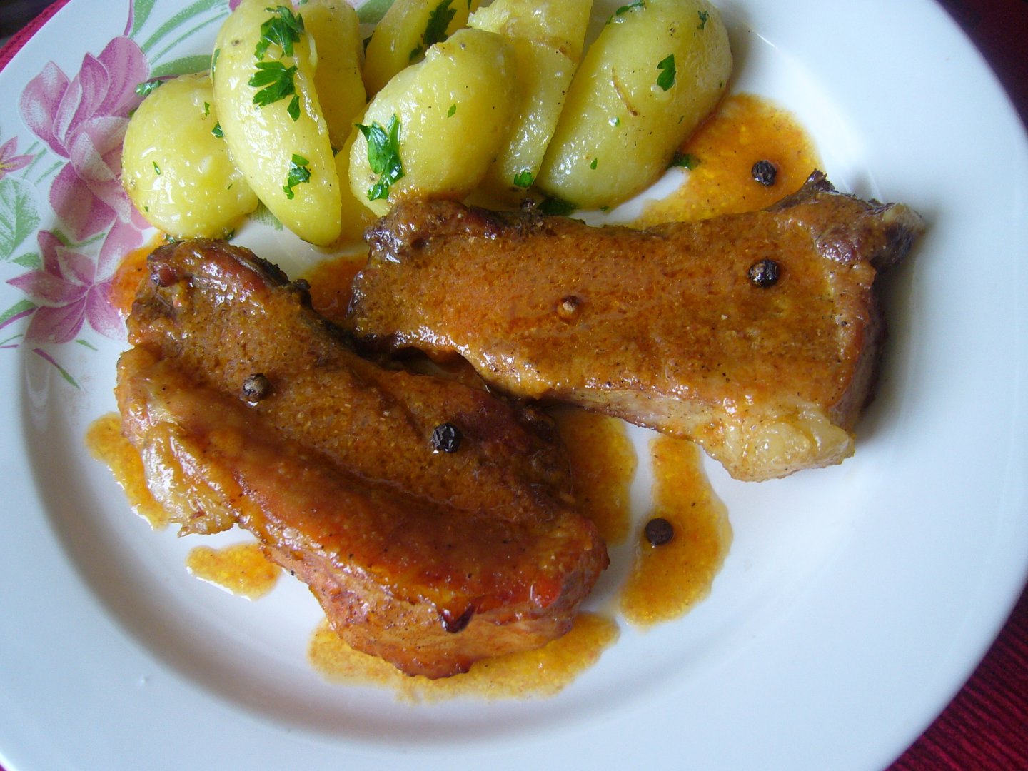 Costiță de porc în sos de legume - rețetă simplă și rapidă