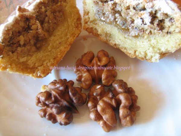 Rețetă de cosulețe cu nucă și gem de caise