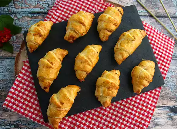 Rețetă croissante cu șuncă și cremă de brânză