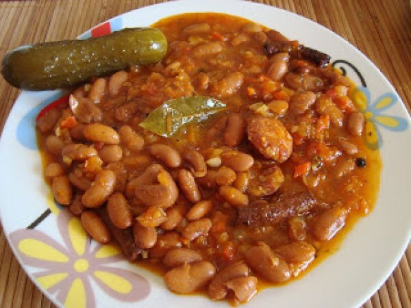 Rețetă de fasole scăzută cu cârnați