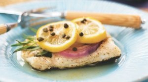 File de merluciu la cuptor cu vin si legume - Rețetă Petitchef