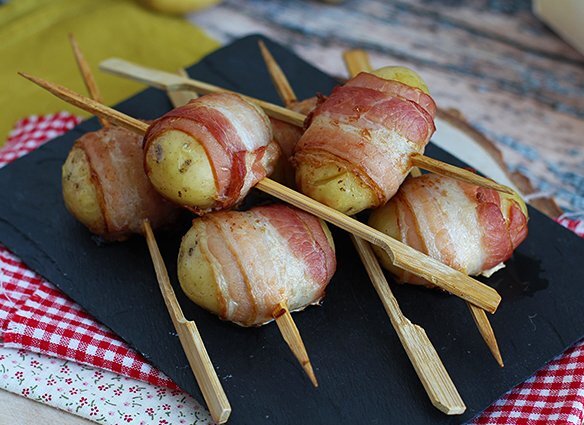 Rețetă frigarui aperitiv cu cartofi și bacon afumat
