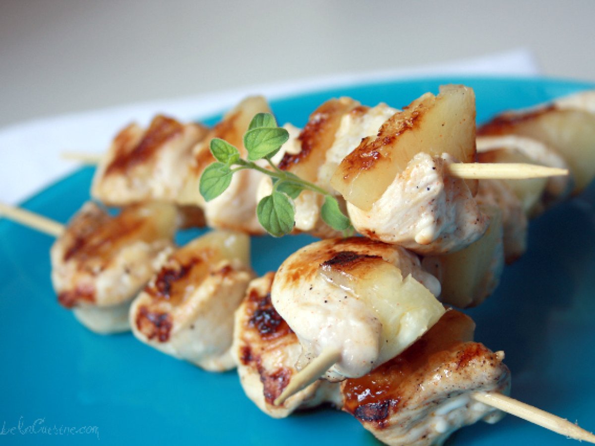 Frigarui aromatice de pui si ananas - Rețetă Petitchef