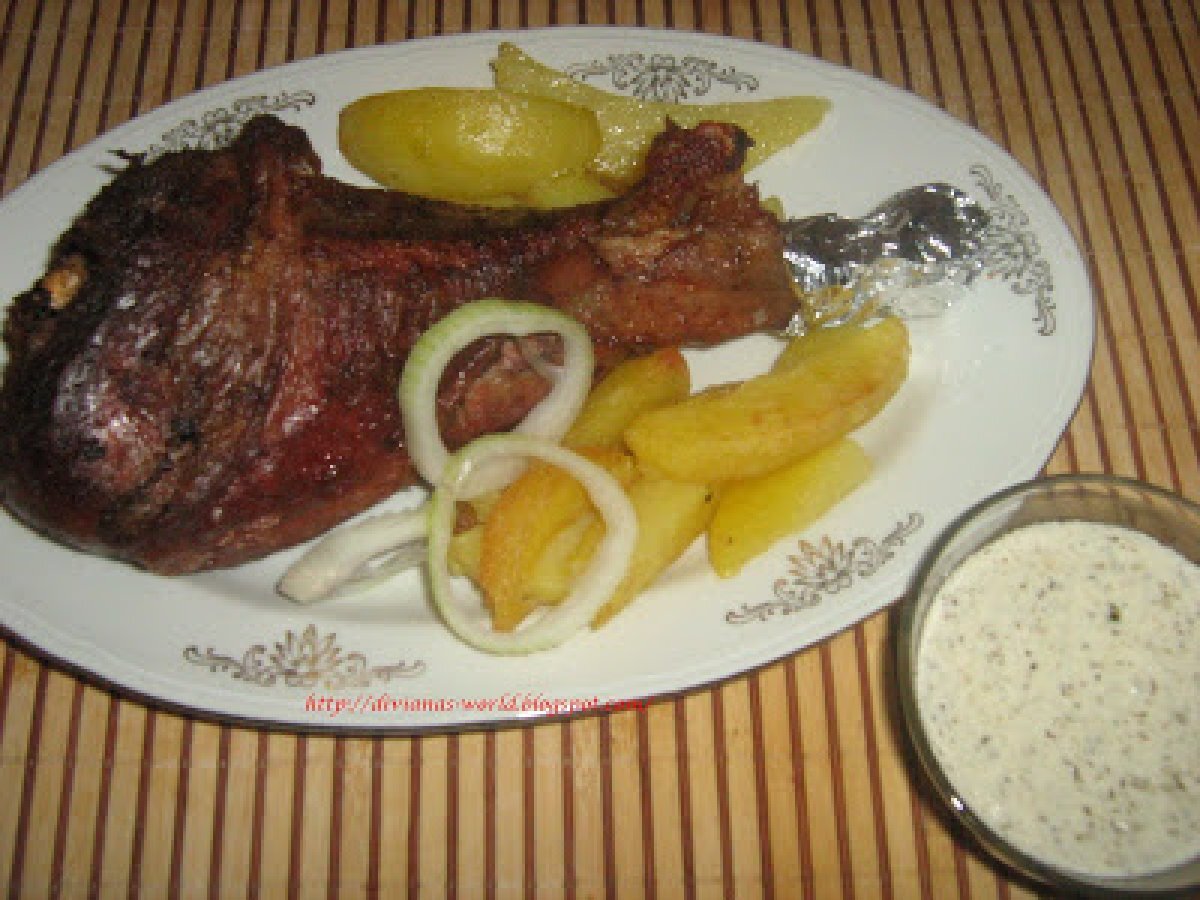 Rețetă friptură de curcan cu cartofi și sos sănătos