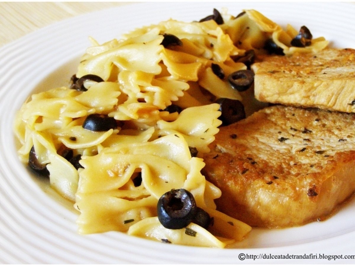 Friptura de porc cu paste si masline - Rețetă Petitchef