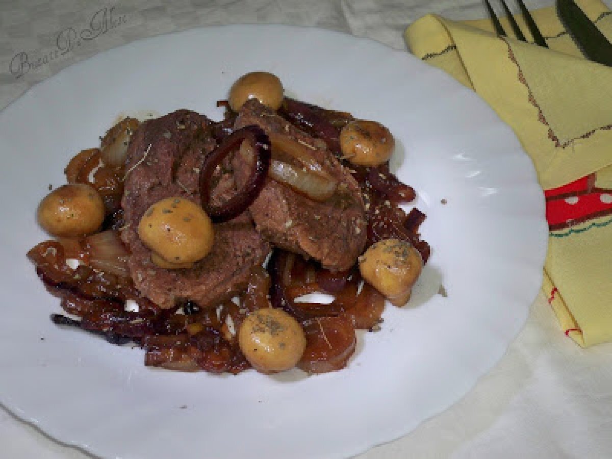 Friptura de porc cu sos de ceapa - Rețetă Petitchef