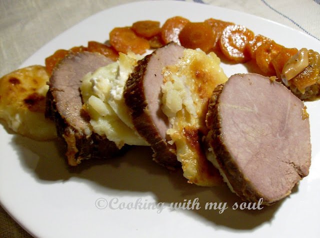 Friptura de vita cu legume (roast beef with vegetables) - Rețetă Petitchef