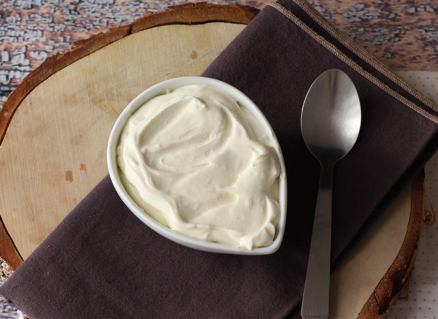 Frișca cu vanilie, toppingul perfect pentru prăjiturile tale în ...