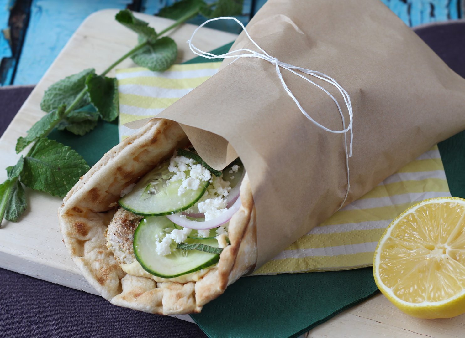 Rețetă gyros cu pui, sandvișul grecesc iubit!