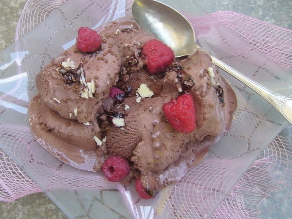 Rețetă simplă de înghețată de ciocolată delicioasă