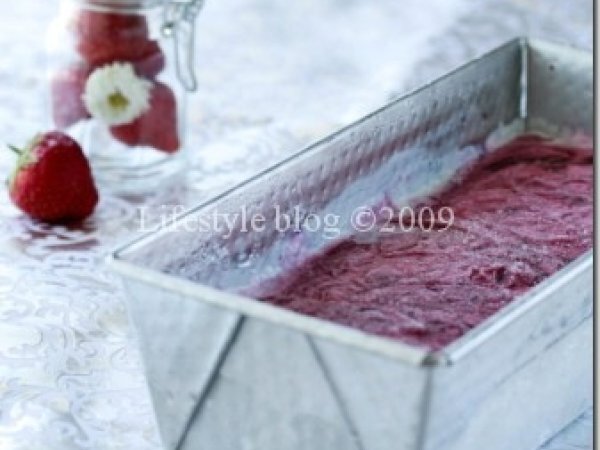 Inghetata de fructe de padure cu ciocolata alba - Rețetă Petitchef