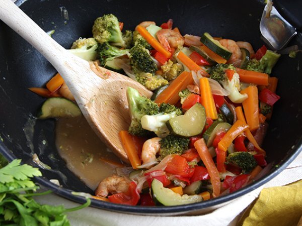 Legume si creveti la wok