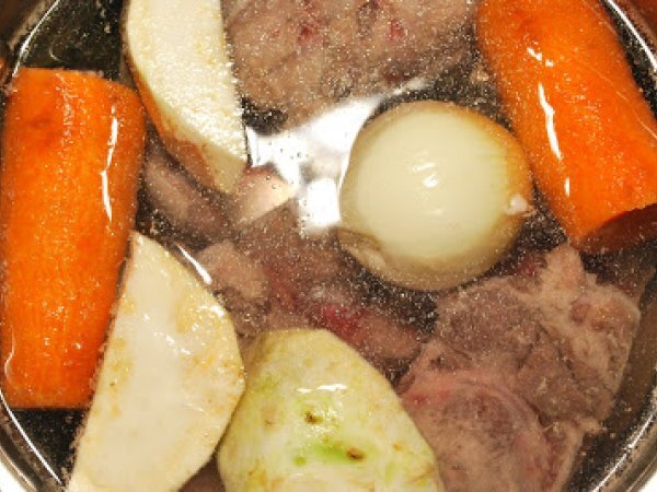 Limba de porc cu masline! - Rețetă Petitchef