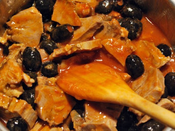 Limba de porc cu masline! - Rețetă Petitchef