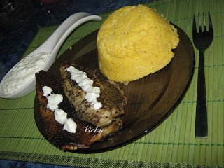 Macrou la gratar cu sos de usturoi - Rețetă Petitchef