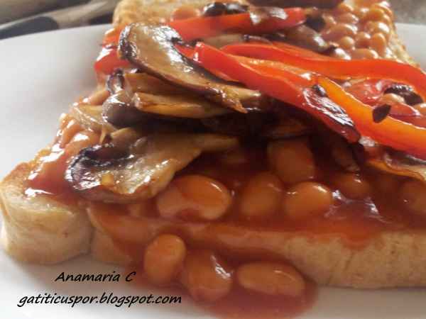 Mic dejun rapid si sanatos ( beans on toast ) - Rețetă Petitchef