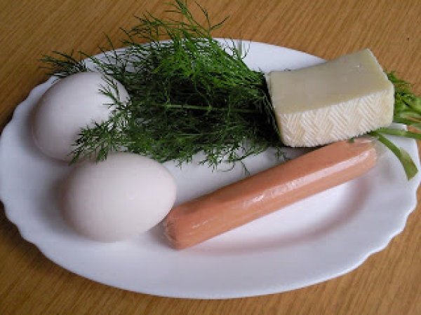 Rețetă omletă cu cașcaval și crenvuști vegetali