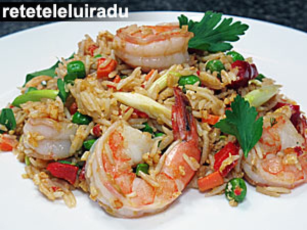 Orez prajit cu ou si creveti - Rețetă Petitchef