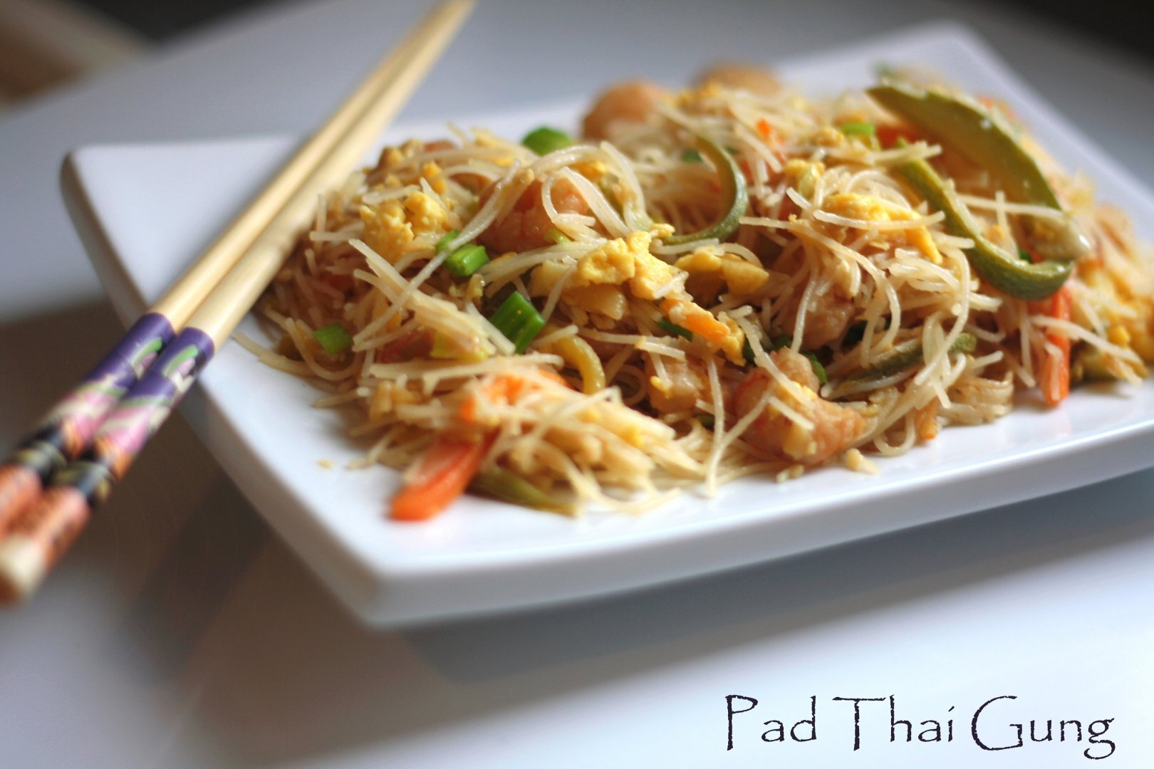 Rețetă pad thai gung (taitei de orez cu creveti) delicios