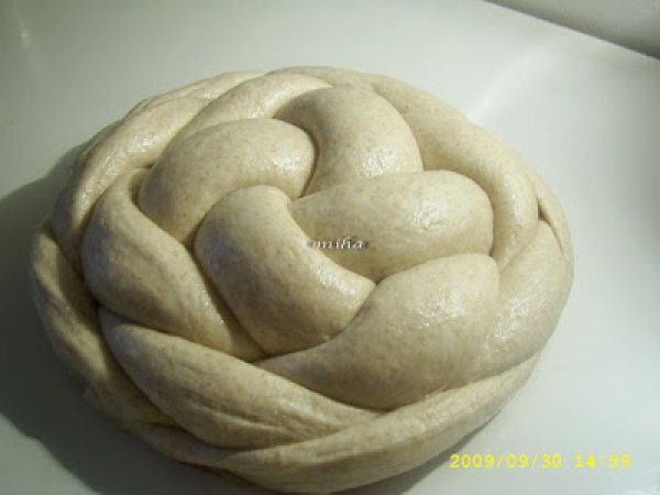 Paine rotundă impletită - rețetă delicioasă