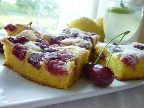 Rețetă pandispan cu visine simplă și delicioasă
