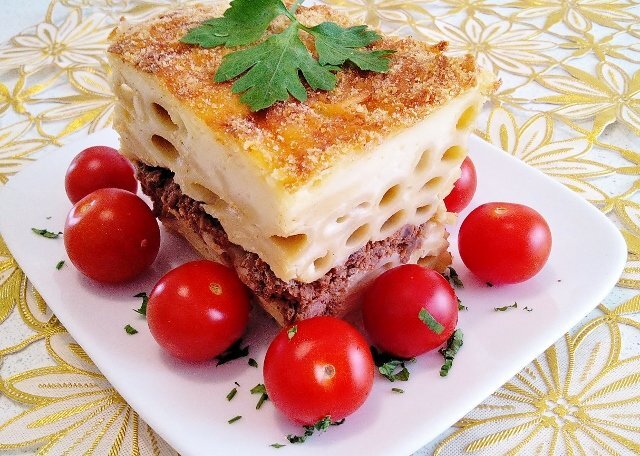 Paste cu carne de vita si sos bechamel - reteta delicioasa