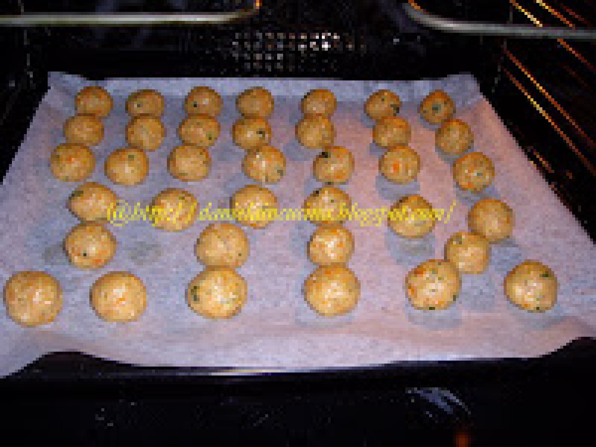 Paste cu chiftele in sos de rosii - Rețetă Petitchef