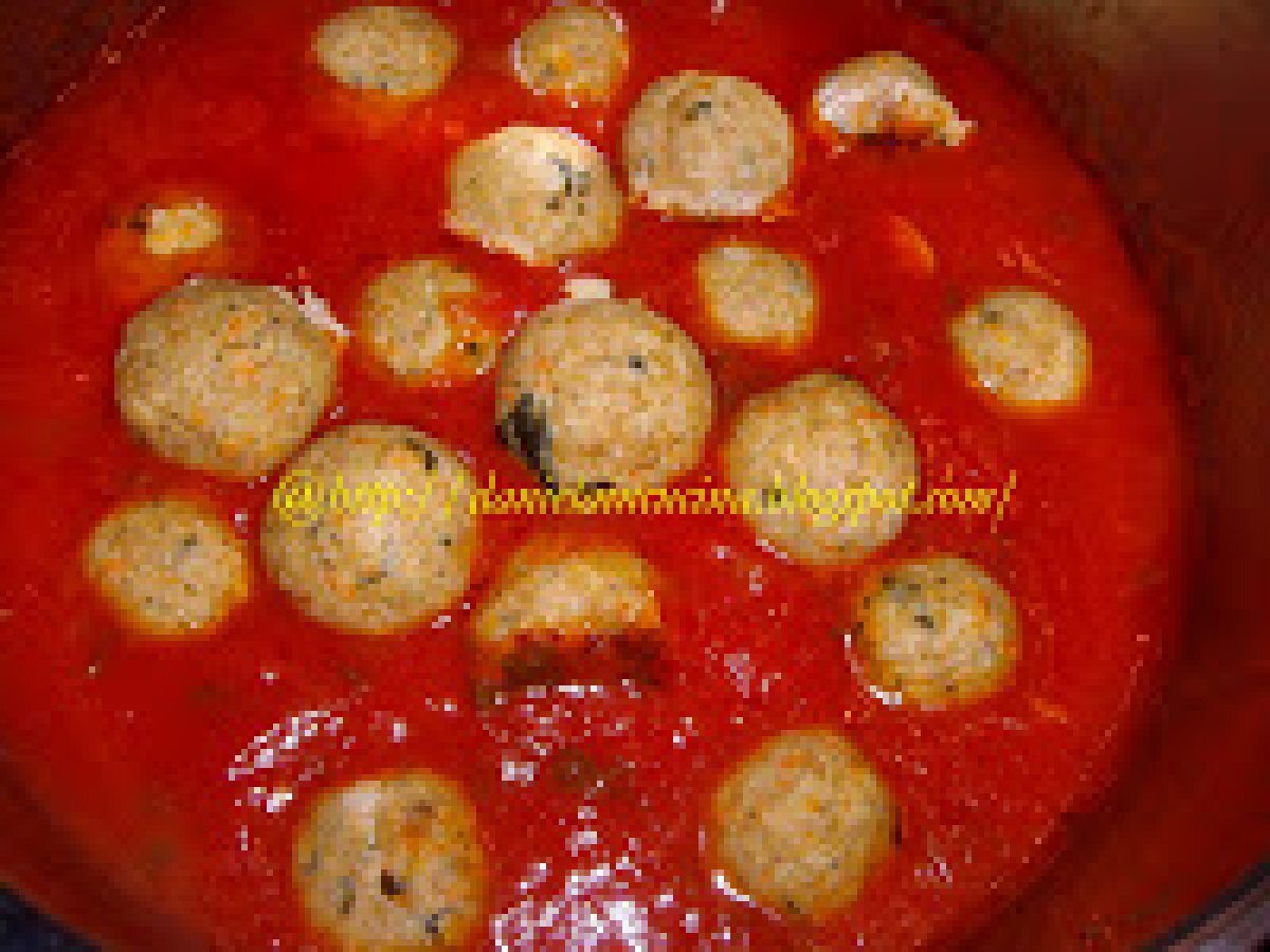 Paste cu chiftele in sos de rosii - Rețetă Petitchef