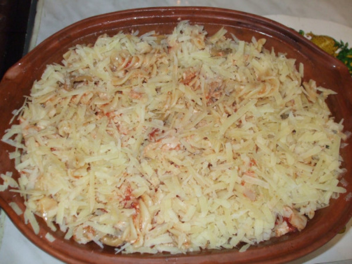 Paste cu piept de curcan, ciuperci si cascaval - Rețetă Petitchef