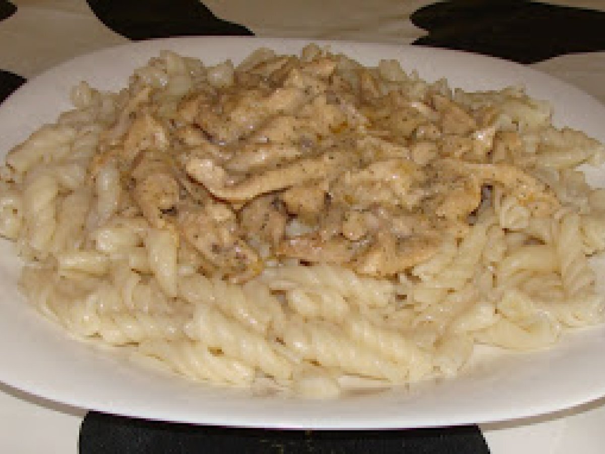 Rețetă paste cu sos alb de pui