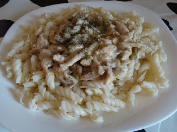 Rețetă paste cu sos alb de pui