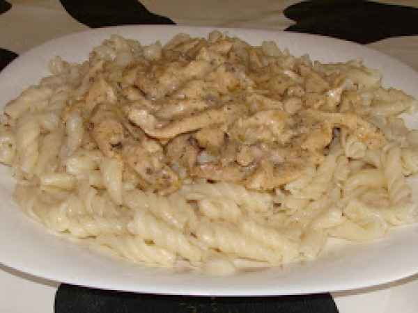 Rețetă paste cu sos alb de pui