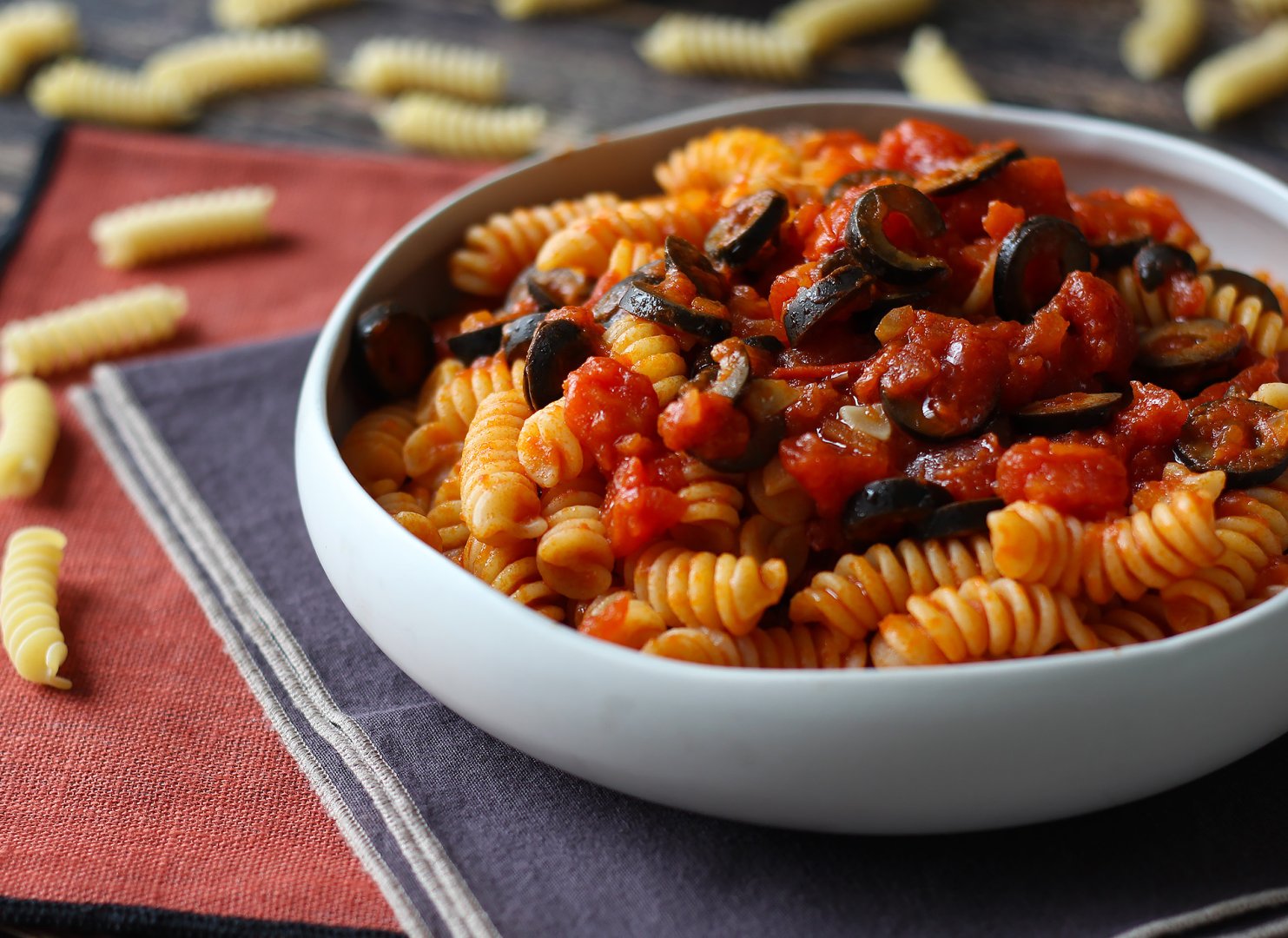 Paste cu sos de măsline: rețetă ieftină și gustoasă!