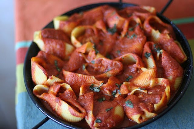 Paste umplute cu ton - Rețetă Petitchef