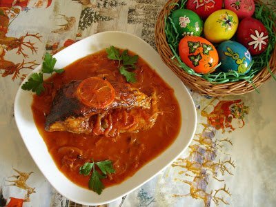 Peste în sos de roșii cu vin - rețetă delicioasă