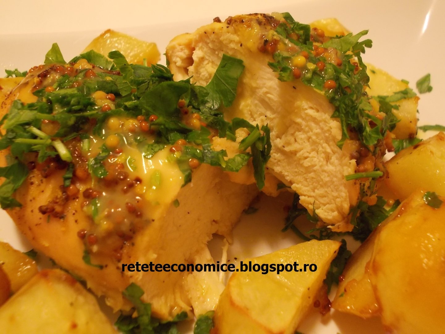 Piept de pui marinat cu cartofi copti - Rețetă Petitchef